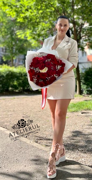 BUCHETE TRANDAFIRI ROSII - Florarie Online Brasov | Atelierul cu Minuni Decorative