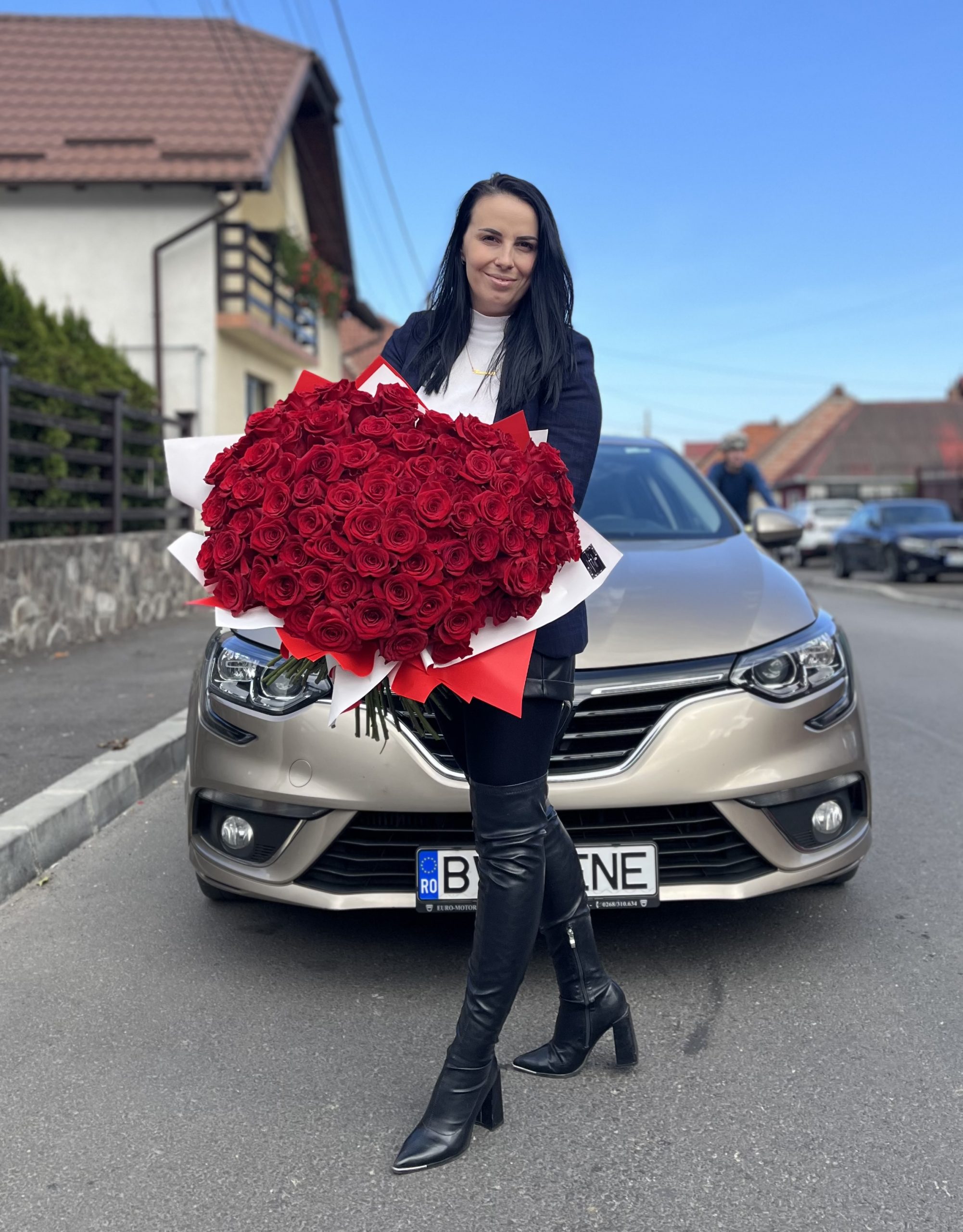 BUCHET 99 TRANDAFIRI - Florarie Online Brasov